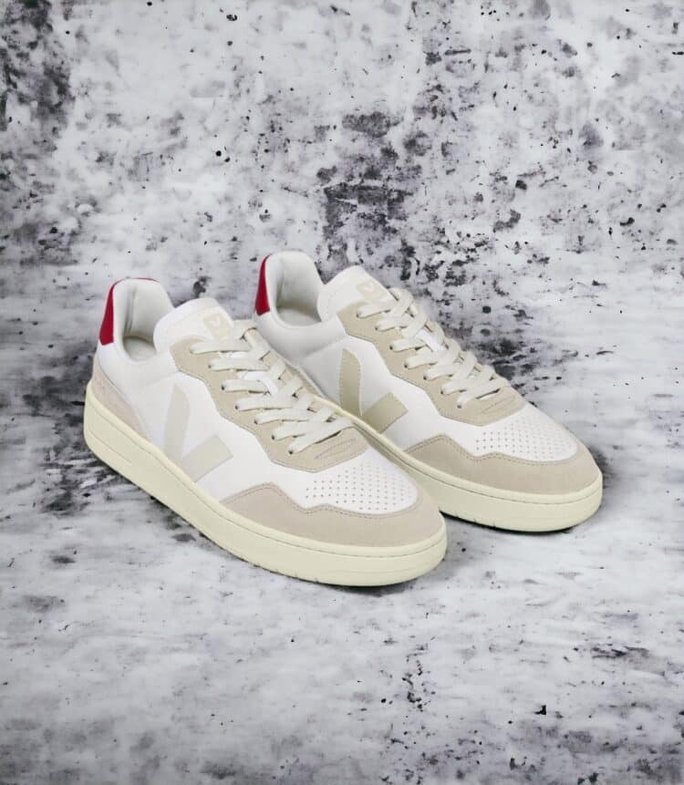 Veja V-90 white pierre pekin. Sneakers in Regaliz Funwear